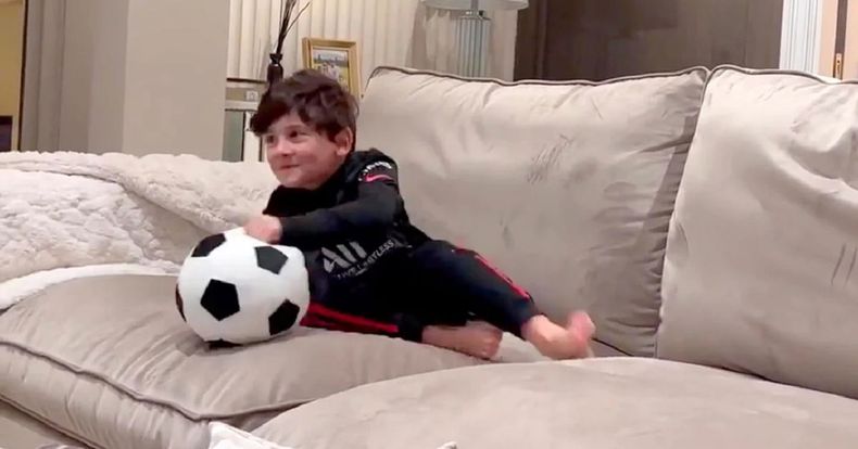 Video: Ciro, el hijo de Messi que sigue los pasos del Dibu Martínez al ...