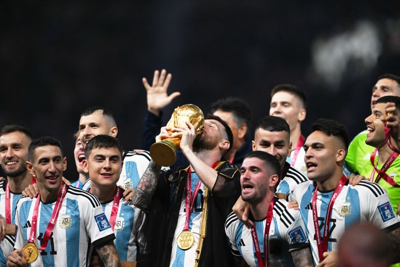 Lionel Messi ya sabe cuánto pesa: así levantó Argentina la Copa del Mundo