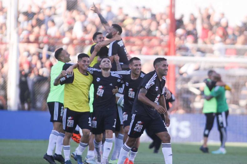 Deportivo Riestra jugará por primera vez en su historia en la máxima ...
