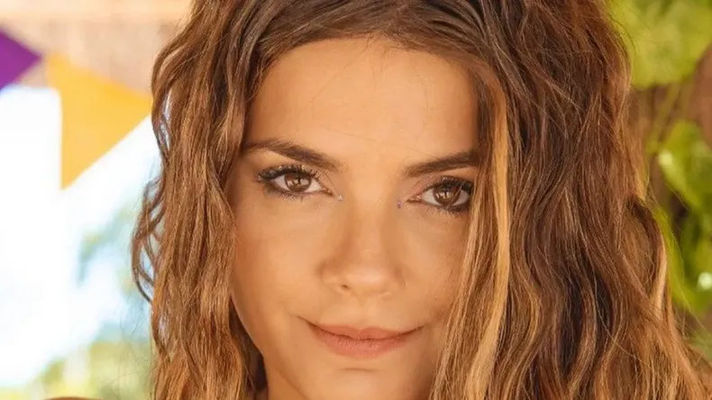 Natalie Pérez apostó por una microbikini neón en el Caribe que es la ...