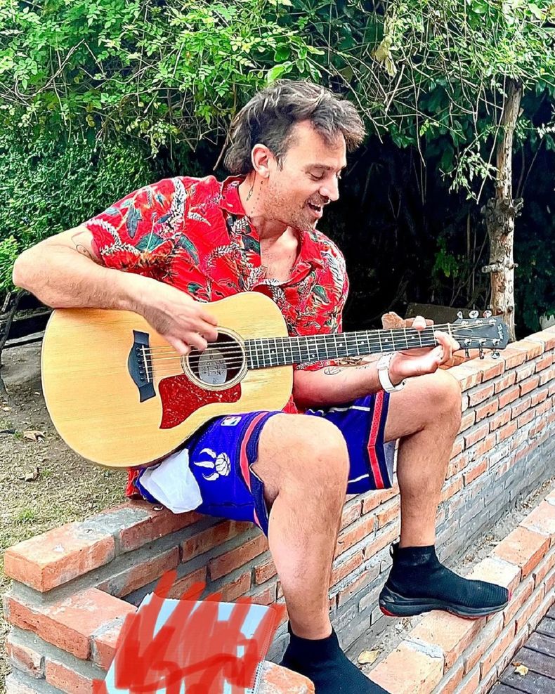 Chano subió conmovedoras fotos con su guitarra tras ser dado de alta