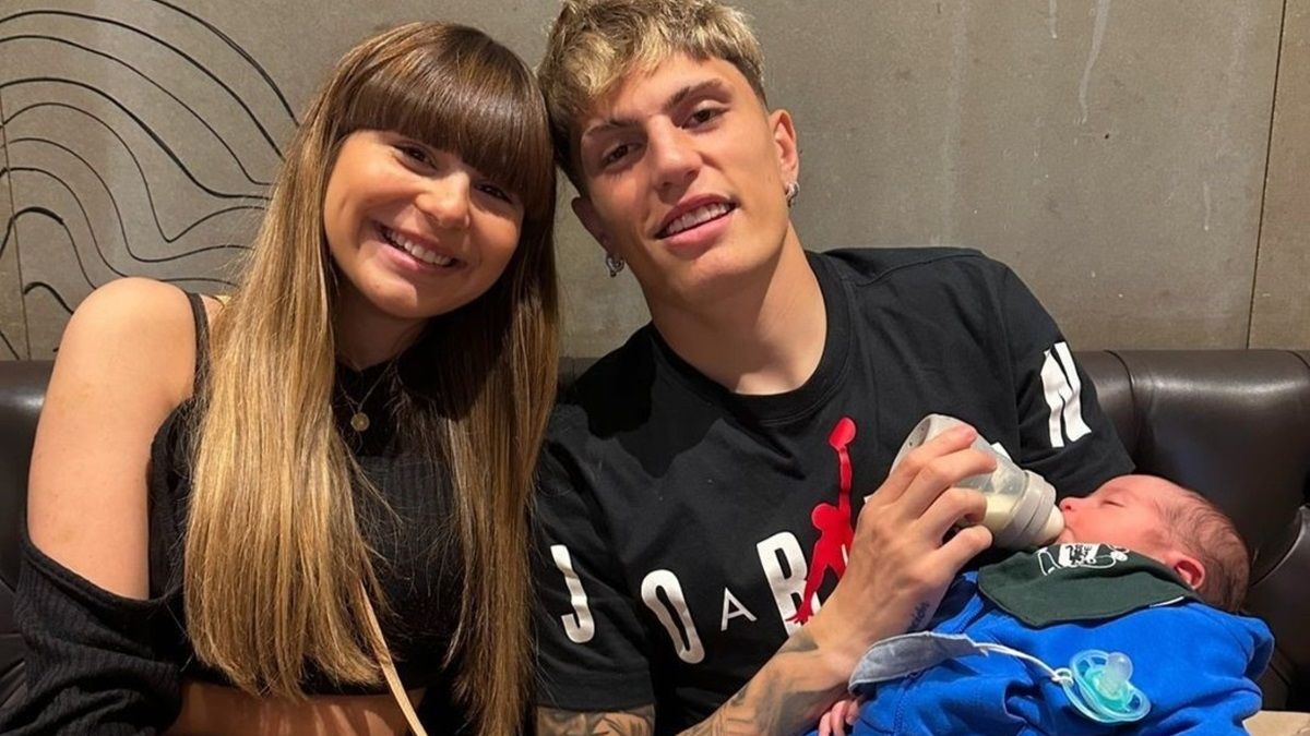 El tierno video navideño de Alejandro Garnacho y Eva García con su hijo