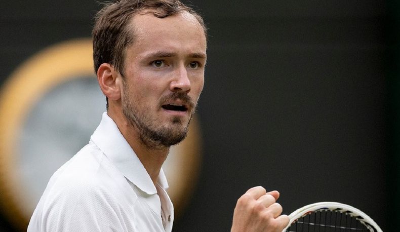 Bombazo en Wimbledon: Daniil Medvedev le ganó a Jannik Sinner y jugará con Carlos Alcaraz en ...