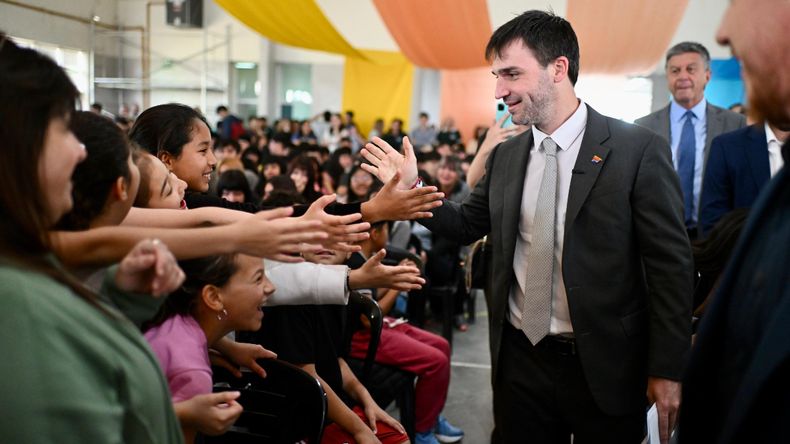 Ignacio Torres: El 2024 va a ser el año con más días de clases de los ...